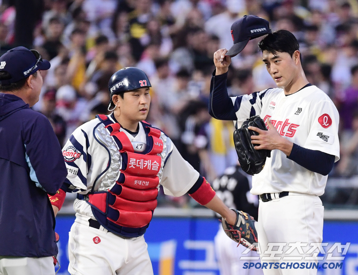 '김태형 기대에 찬물' 157km 윤성빈 '충격' 1이닝 4안타 6볼넷 9실점 조기강판[부산 현장]