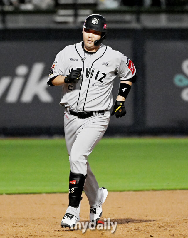 KT가 윤영철의 스마일을 없앴다→강백호·장성우가 KIA 5연승 저지→KT 5-3 승리→조이현 5⅓이닝 KKK로 첫 승→KIA 치명적 병살타[MD수원]