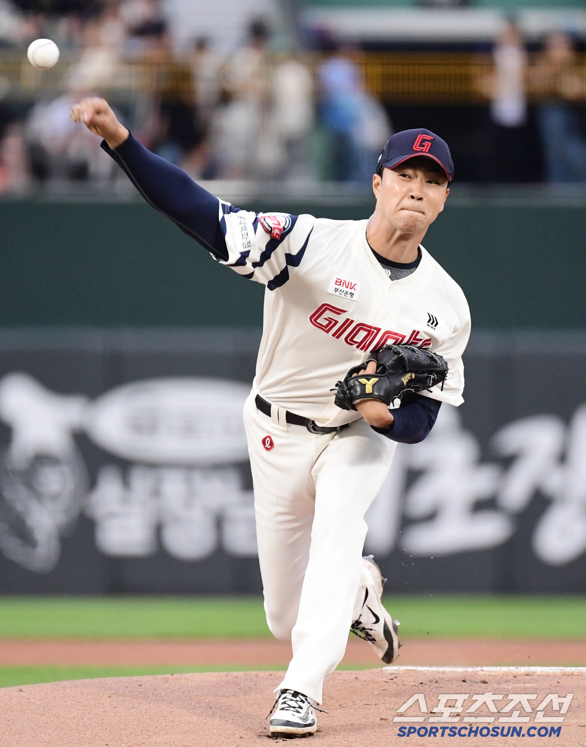157km에도 1이닝 9실점 윤성빈 결국 2군으로. 왼손 홍민기, 신인 박세현 콜업[부산 현장]