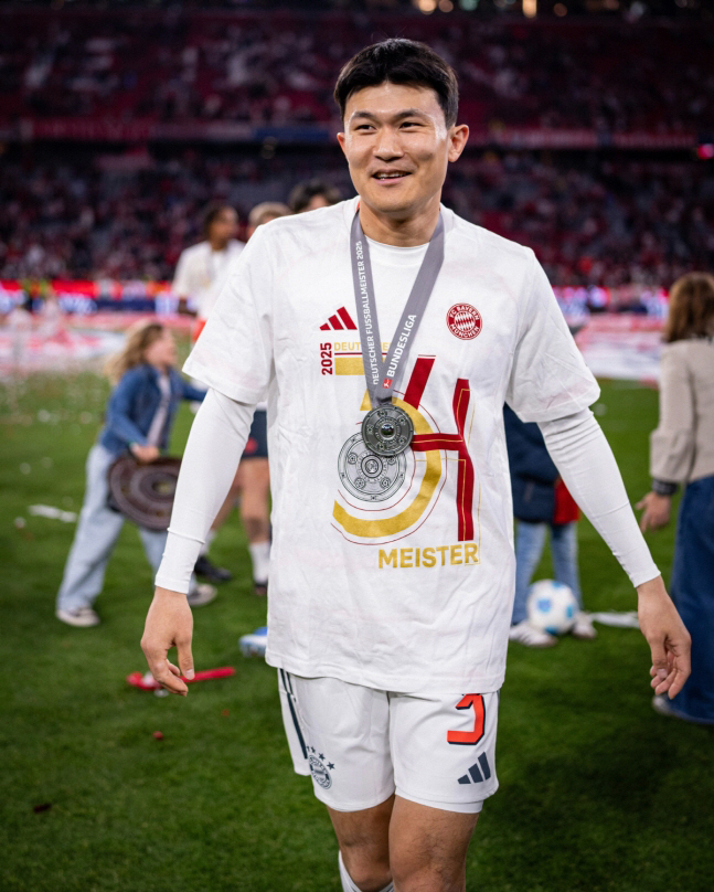 '첼시-유벤투스-뉴캐슬 관심' 김민재 EPL 가자...독일 1티어 기자 "뮌헨, KIM 해외 구단 매각 승인"