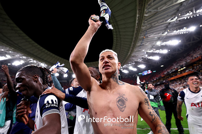 [UEL STAR] "손흥민 대신 선발 나온 이유 증명"...쓰러질 때까지 뛰었다, 토트넘 우승 숨은 공신