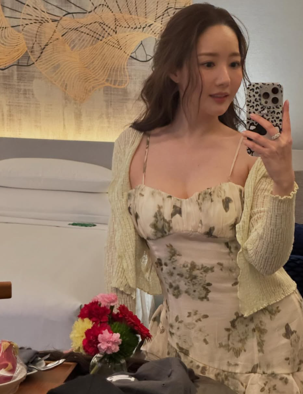 이온음료만 마시고 37kg로 유지한 여배우, 원피스룩 | 패션룸