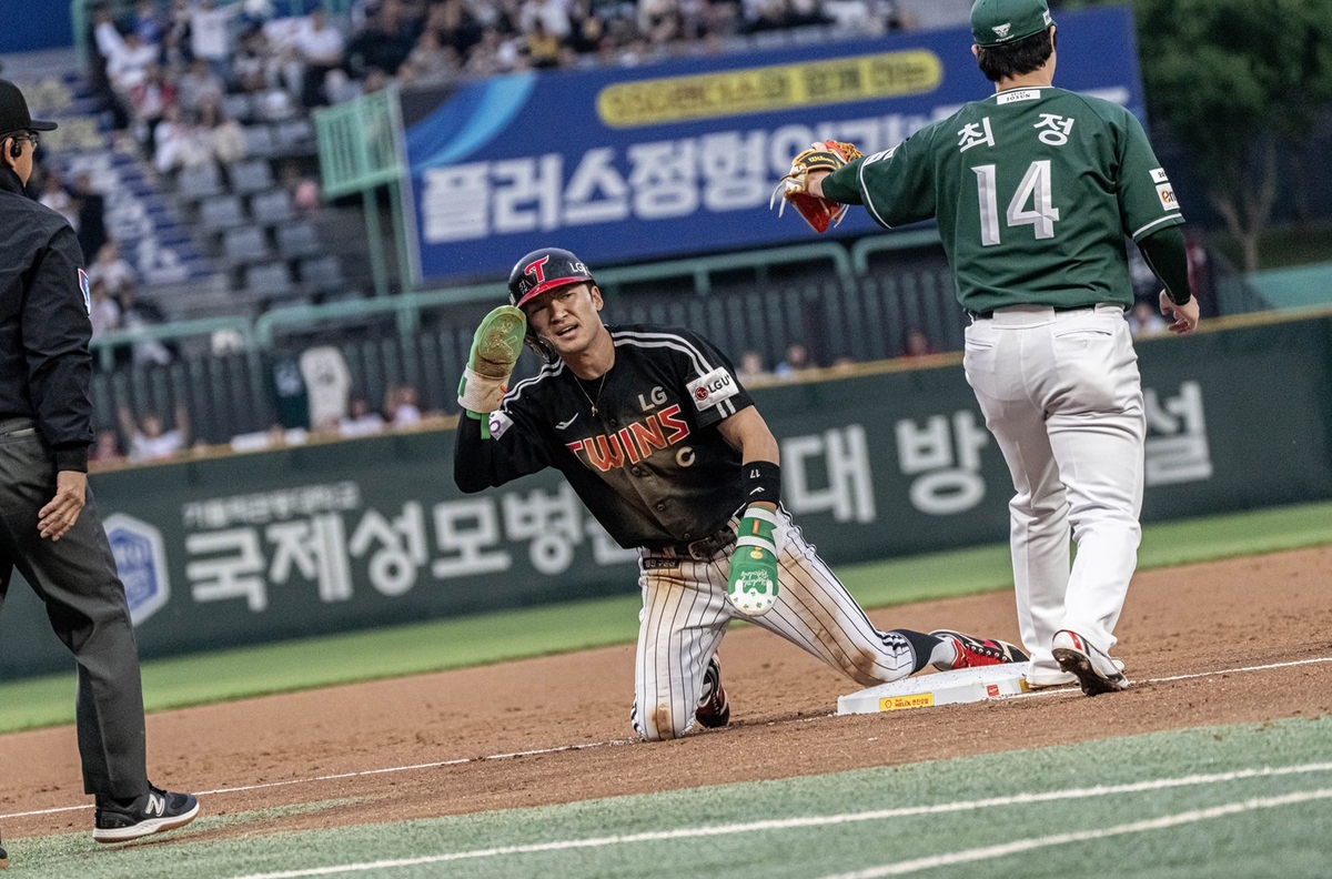 염경엽 감독 600승 고지…LG, SSG 잡고 선두 질주