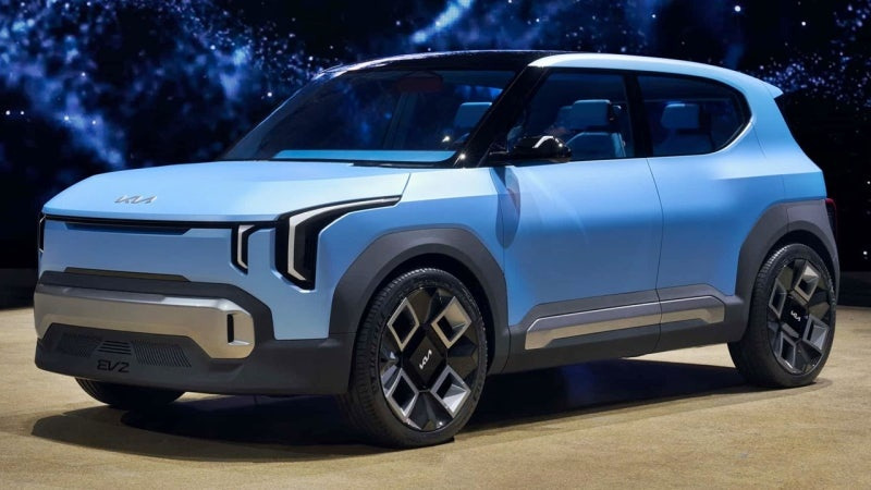 도심형 전기 SUV 끝판왕, 기아 EV2 vs 테슬라 모델 Y…누가 진짜 승자인가? | 두맨카