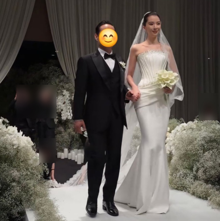 독보적 드레스핏 보여준 아이린 결혼식 | 아공이슈