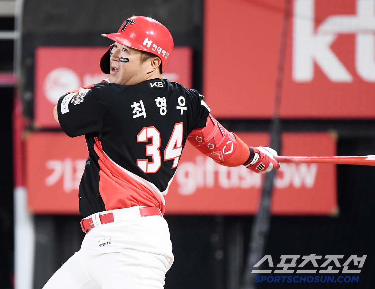 "3000안타도" 42살에 KBO 새 역사 진짜 가능할까, 2500안타 대기록 전설의 서막되나