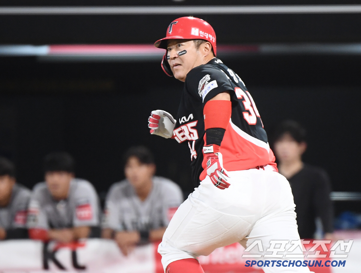 "3000안타도" 42살에 KBO 새 역사 진짜 가능할까, 2500안타 대기록 전설의 서막되나