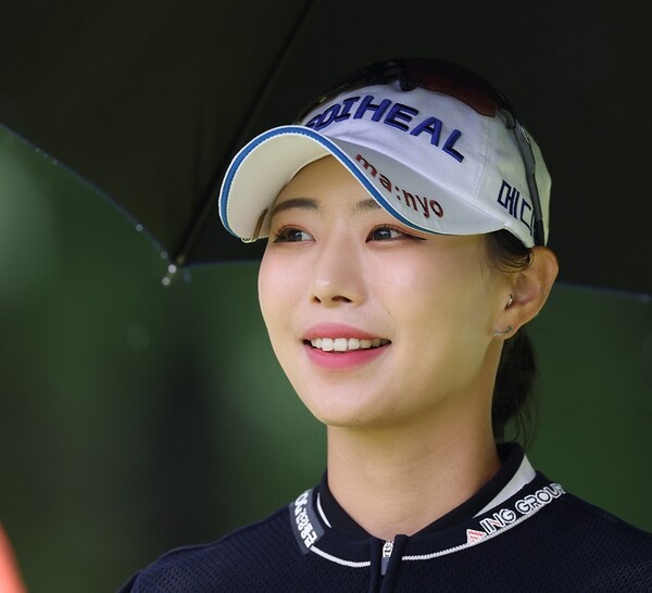모처럼 우승 기회 맞은 이채은2 "걱정되고, 부담이 많이 돼요" [KLPGA E1채리티오픈]