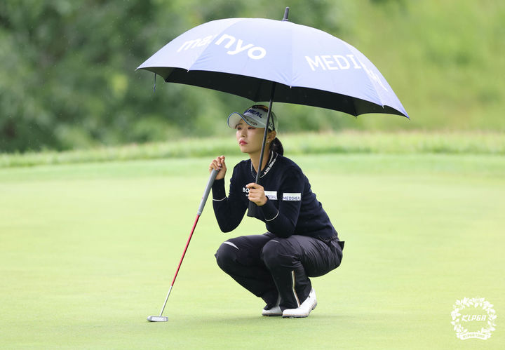 이채은, KLPGA 투어 E1 채리티 2R 선두…이예원 컷 탈락