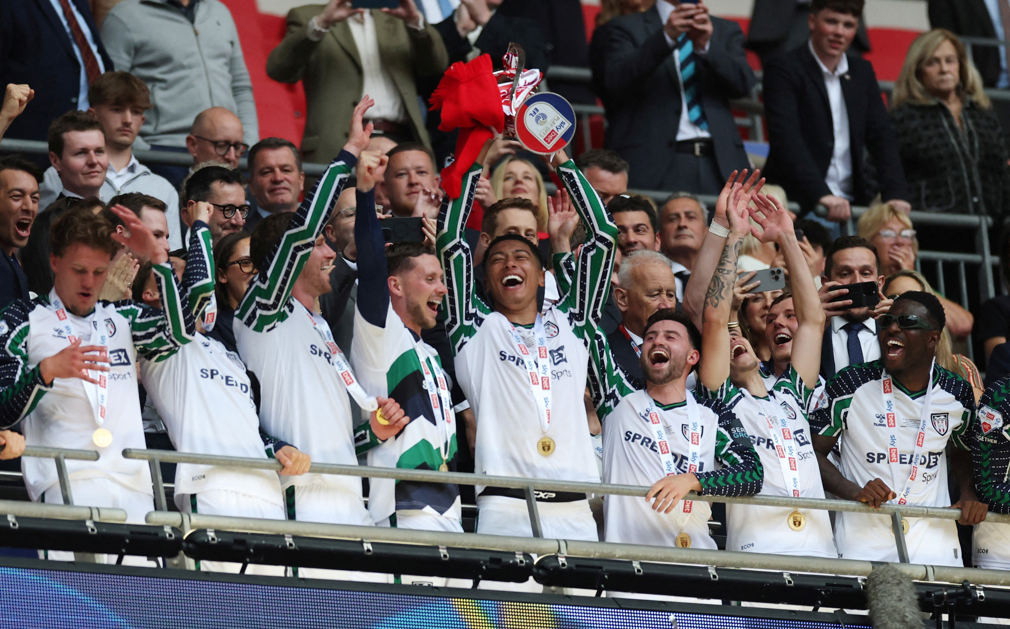 4000억짜리 극장골…'죽어도' 선덜랜드 8년만에 EPL 승격