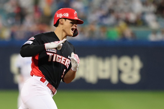 "김도영한테 왜 속구 던져?" 적장 탄식했는데→'초구 슬라이더' 쾅 130m 초대형 장외포, MVP 완벽 부활 선언 [대구 현장]