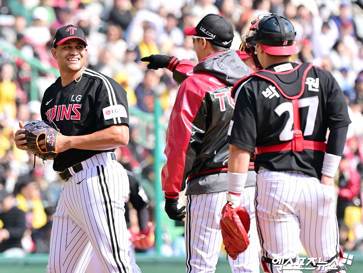 1실점→5실점→1실점→4실점, 주춤한 LG 1선발..."포크볼 제구 안 되는 날이었다" 염갈량은 어떻게 바라봤나 [인천 현장]