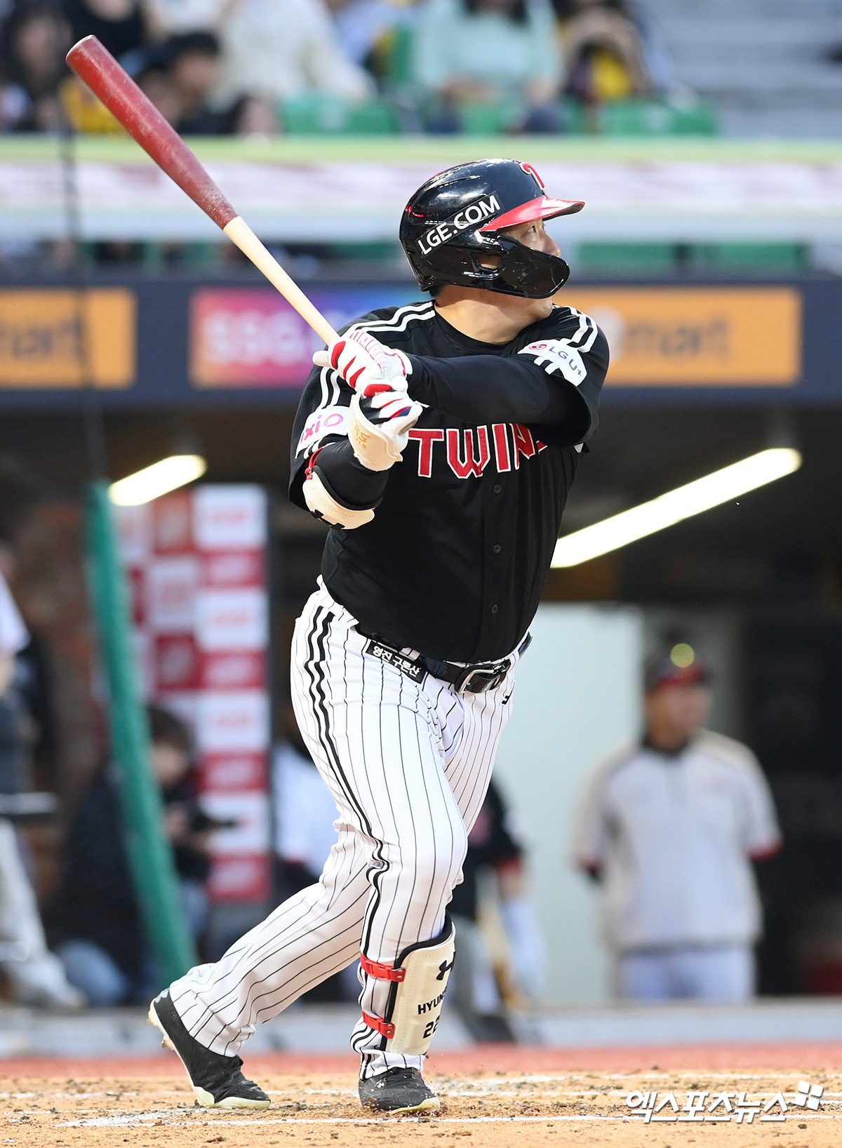 메가트윈스포 대폭발! LG, SSG 9-3 완파→위닝시리즈...송승기 6⅔이닝 무실점+오스틴·문보경·이주헌 홈런 '쾅쾅쾅' [문학:스코어]