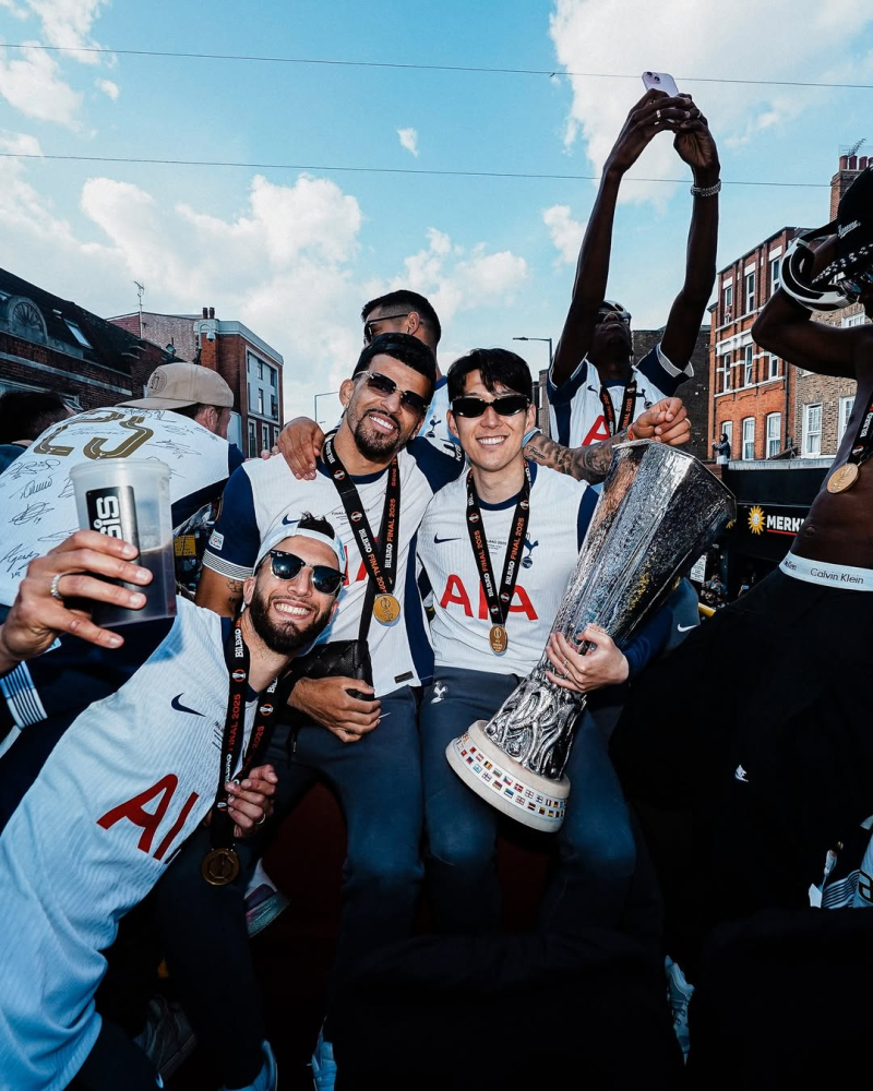 “포스텍 거취 쏙 빠졌다” EPL 17위+17년 만의 우승, 레비 회장 “더 큰 성공 위해 나아가자”