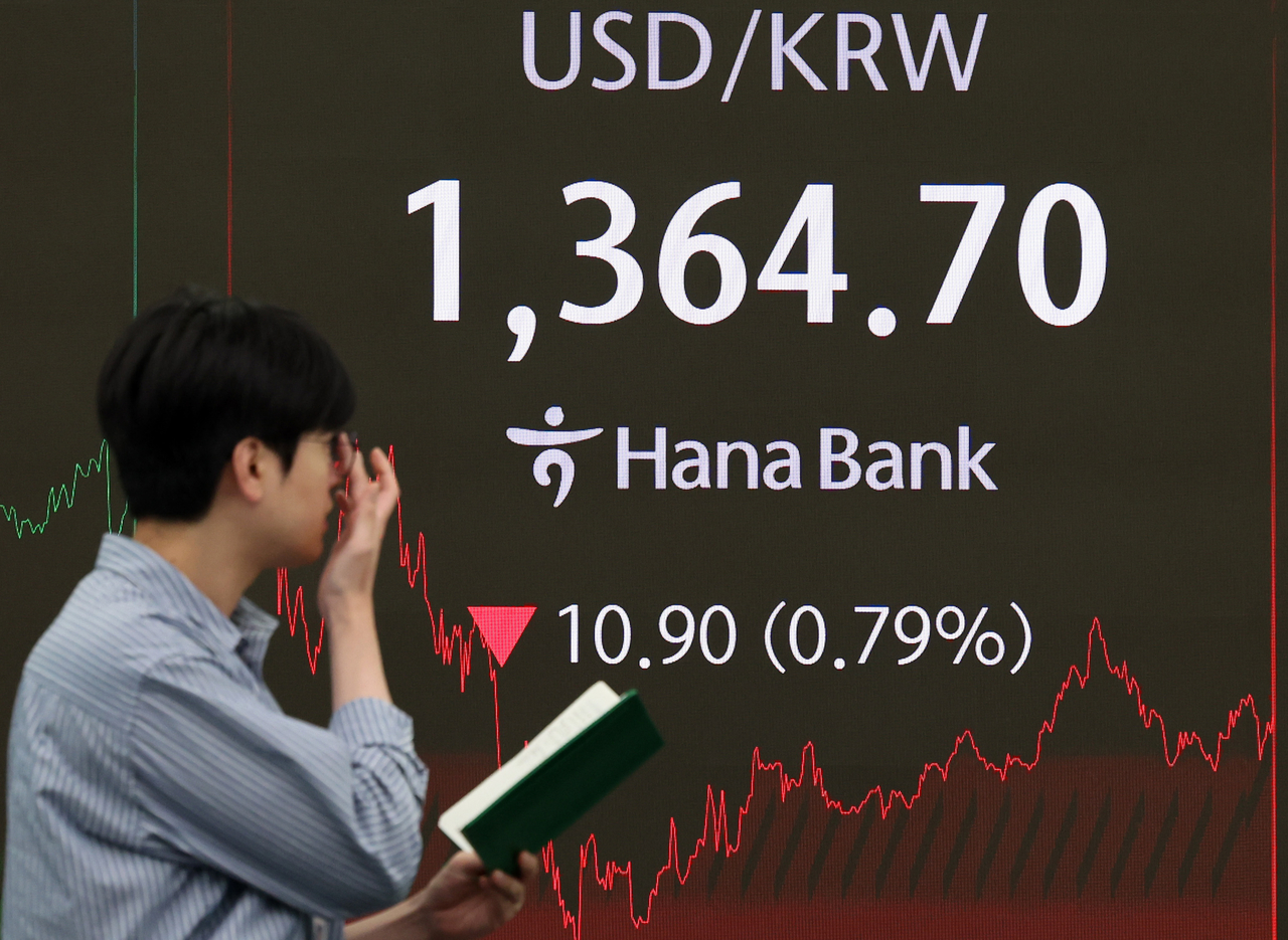 Won hits 7-month high, paving way for BOK rate cut