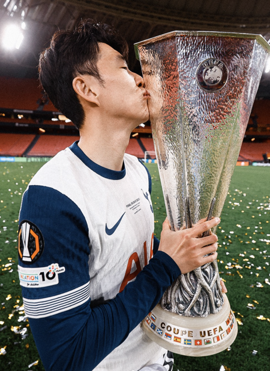 "SON 매각 고려 안 해"... UCL 티켓 획득한 토트넘, '풍부한 경험' 손흥민 팔면 마이너스→이적 불가 선언