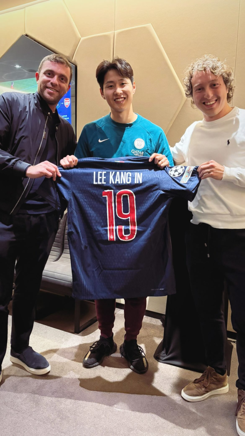 이강인과 ‘찰칵’ 그 남자가 직접 밝혔다…LEE 어디로 갈까 “EPL·스페인·사우디 모두 관심”