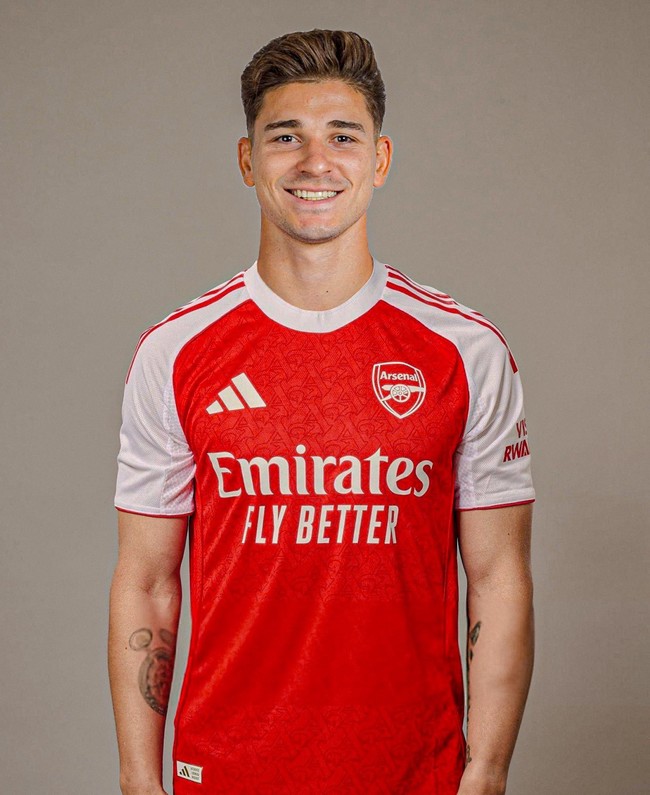 '만년 2위' 아스널 칼 빼 들었다!...AT '핵심' 알바레스 영입 추진→"베르타 디렉터의 픽"