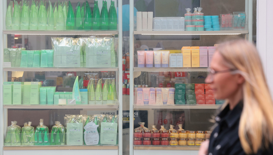 Korean cosmetics industry ranks third globally on record $10.28 billion ...