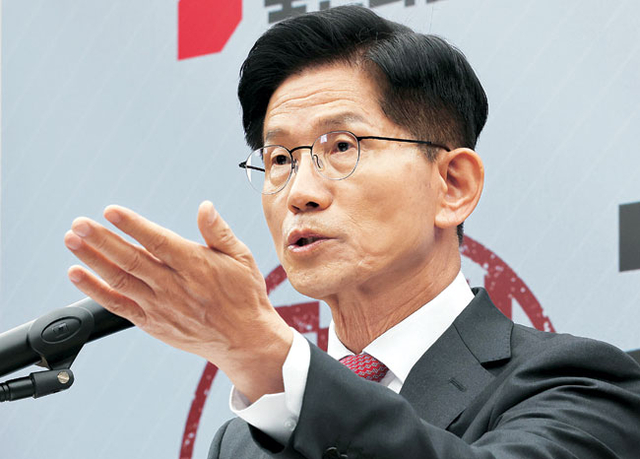 TK 다지는 김문수… 사전투표 전날 집토끼 잡기