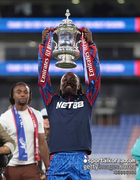 흥민이형 잘 부탁해… 'UEL 우승' 토트넘 이적료 1115억 '英 특급 MF' 노린다! UCL 대비 '폭풍 영입' 시작