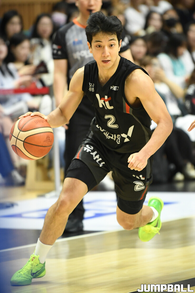 '최대어' 허훈, 슈퍼팀 KCC로 전격 이적…계약기간 5년·8억 원에 사인