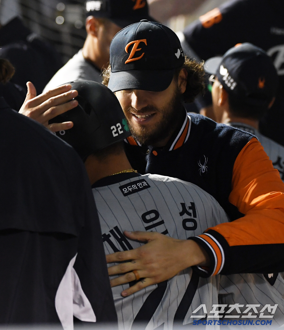 '이걸 이기다니. 진짜 강팀이다' 치명적 실수에도 극복, 채은성 투런포로 승리. 명장의 한줄평 "승패를 떠나 좋은 경기"[잠실 코멘트]