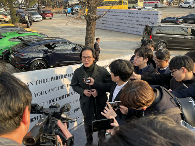 조현범 한국앤컴퍼니 회장, 1심 징역 3년...법정구속