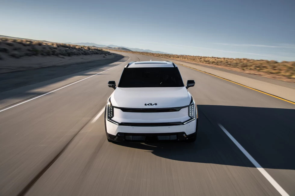 "GV90 고민이라면 잠깐! 더 강해진 EV9" BMW iX 압도하는 '나이트폴 에디션' | 카텍