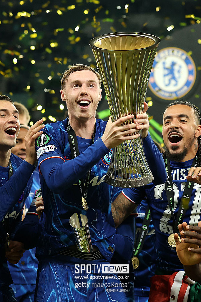 [UECL REVIEW] 첼시 '역대 최초' UEFA 그랜드슬램 달성!…베티스에 4-1 대역전승→UECL 우승 포효