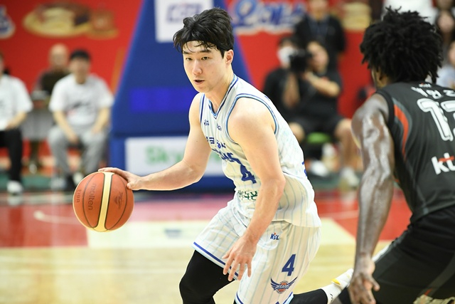 [오피셜] 서울 SK, MVP 안영준 잡았다→5년 총액 7억5천... '또 다른 대어' 김낙현도 FA 영입