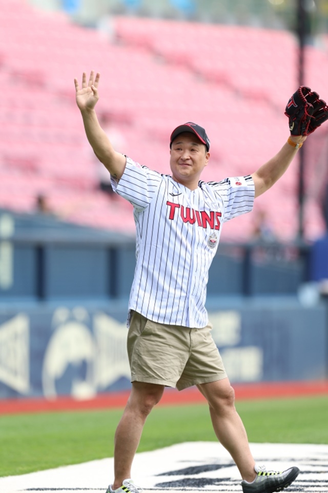 LG, 30일 잠실 삼성전 시구자로 배우 구성환 선정