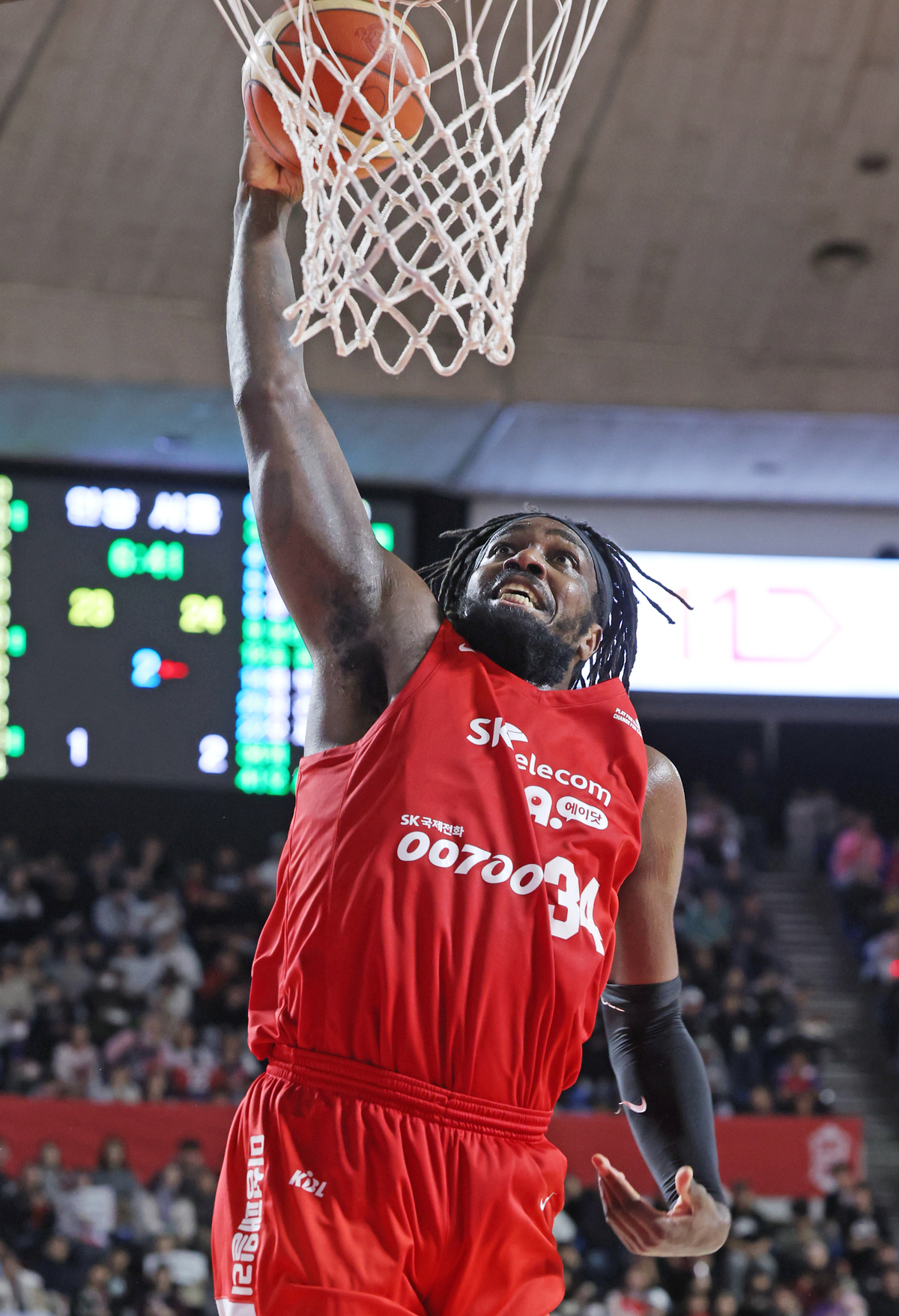 KBL 역대 최고 외인 자밀 워니, 은퇴 의사 접었다…2025∼2026시즌도 SK 유니폼 입고 뛴다