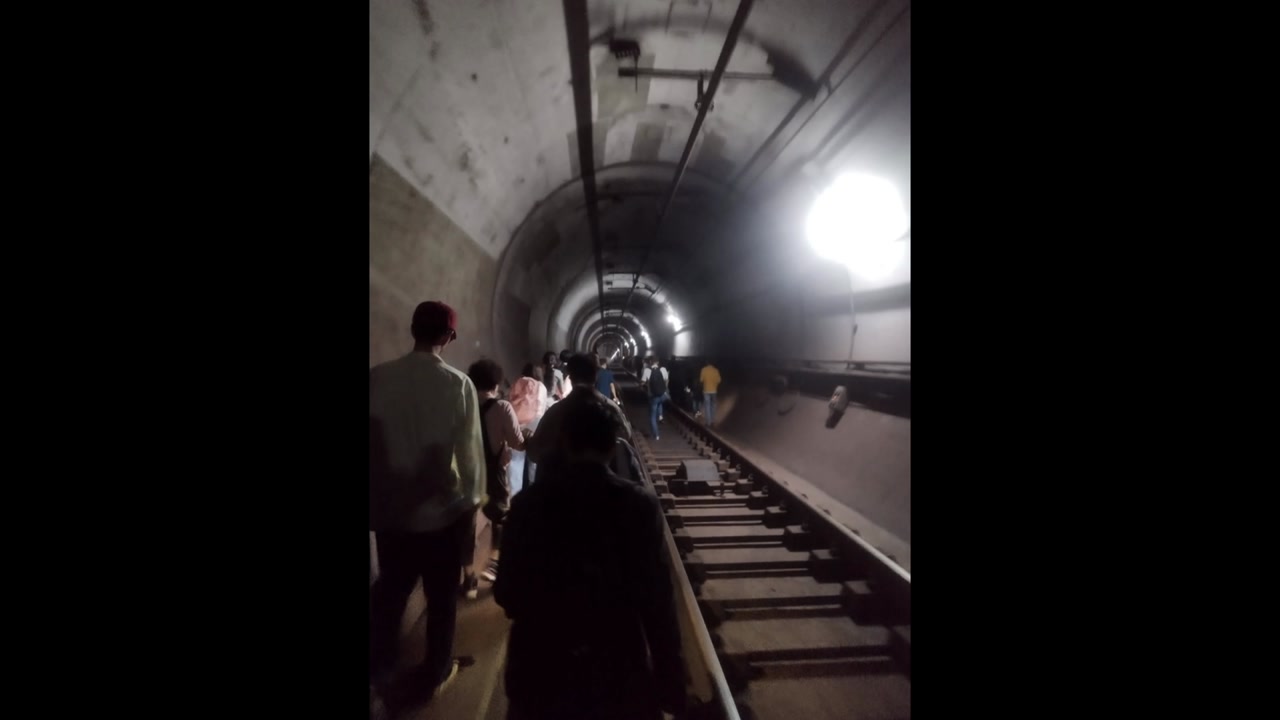 [속보] 5호선 열차 화재...여의도역-애오개역 사이 운행 중단