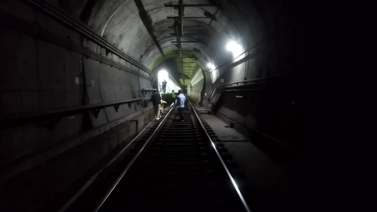 [속보] 지하철 5호선 방화 용의자, 들것 실려 나오다 검거