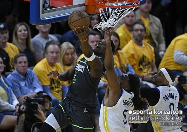 와 초대박! GSW, 커리-버틀러-엠비드 초호화 트리오 완성? '왕조 핵심+쿠밍가' 내주고 '건강하면 MVP' 영입 추진!