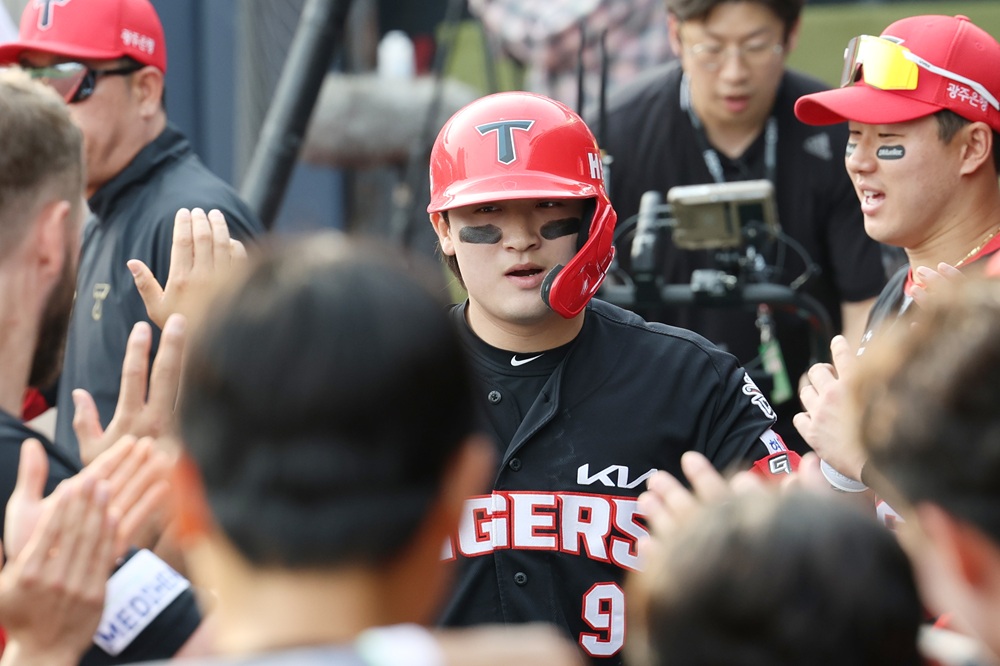 윤도현 '데뷔 첫' 선두타자 홈런+연타석 홈런 대폭발!→올러 QS…KIA, KT 5-3 꺾고 2연패 탈출 [수원:스코어]