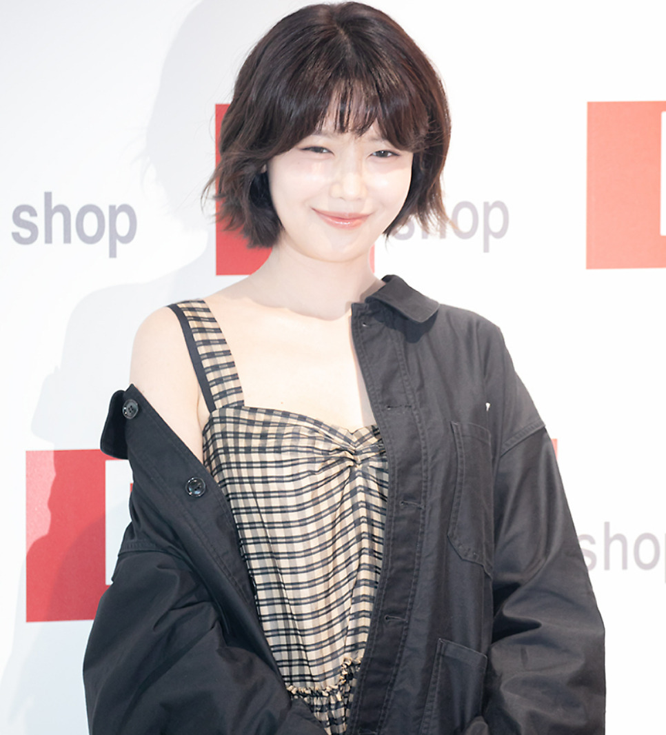 "172cm 49kg 그녀, 이렇게 예뻤었나?" 체크 원피스 하나로 행사장 '올킬' | 오늘뭐입지