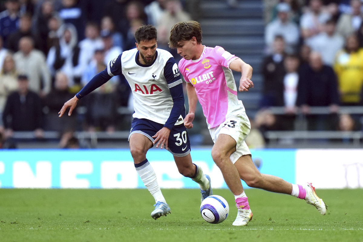 "QPR 유니폼 판매 1위" 양민혁 정말 안중에도 없나...토트넘, 2006년생 EPL 특급 재능 데려온다→"800억에 영입 원해"