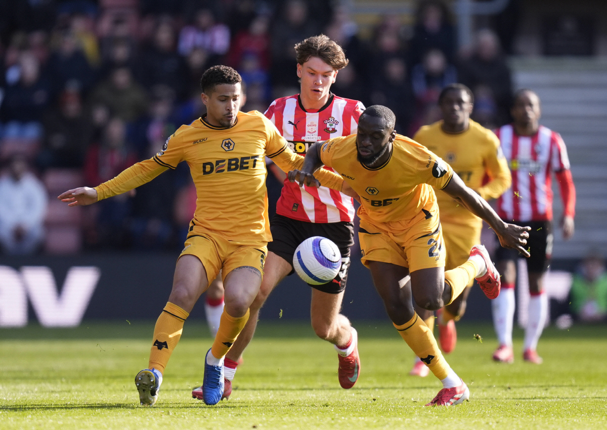 "QPR 유니폼 판매 1위" 양민혁 정말 안중에도 없나...토트넘, 2006년생 EPL 특급 재능 데려온다→"800억에 영입 원해"