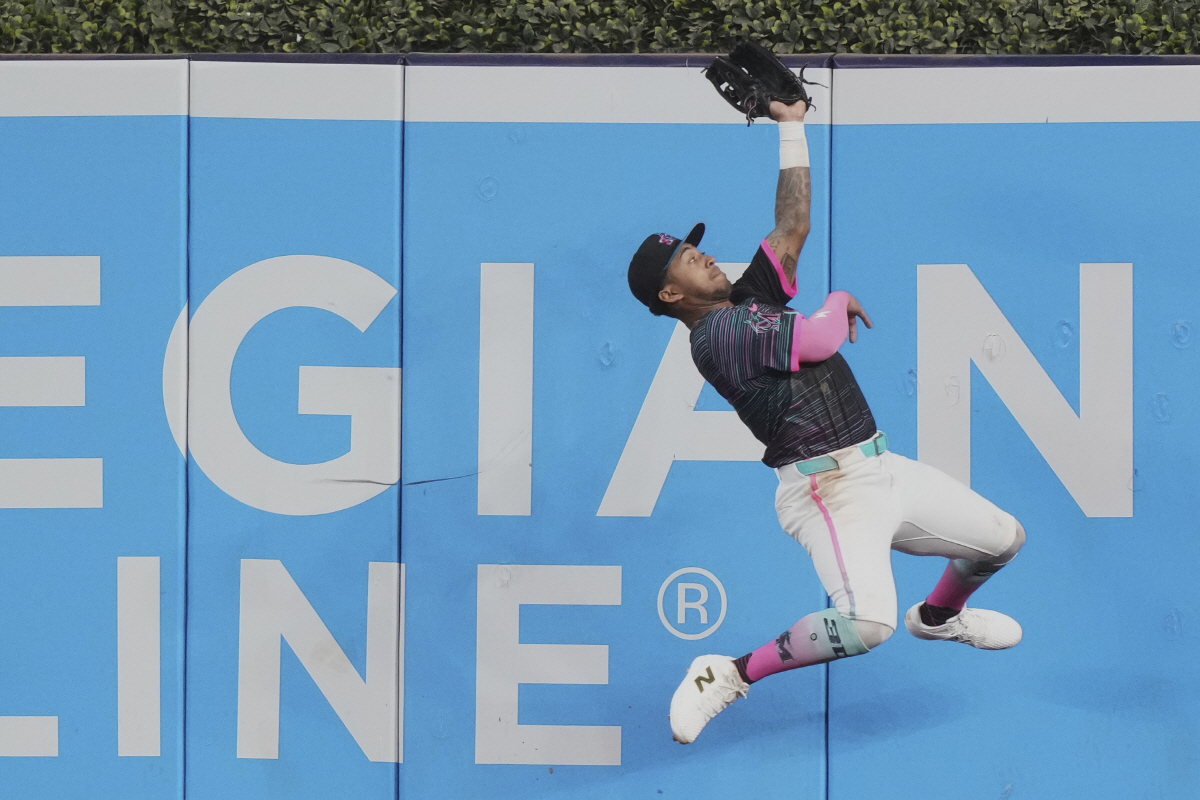 '급추락한 SF 타자 3인방' 美 매체, 이정후 그 정도는 아니야..."어제 그 타구 운이 나빴다" 멜빈 감독