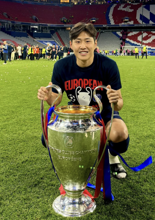 "꼭 우승"→못 뛰었지만 'UCL 우승 멤버' 이강인, 8월 또 트로피 수확?... UEL 최종 승자 'SON 있는' 토트넘 만난다→단 잔류해야 가능
