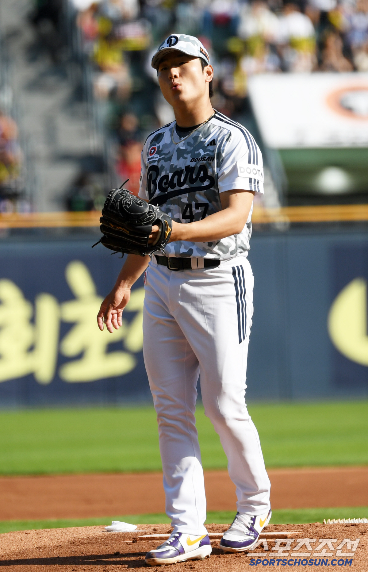 국민타자가 기다렸던 에이스, '멘붕' 위기에서 극적 반전! 최고 153km. 1회 4볼넷 3실점 → 3회 KKK