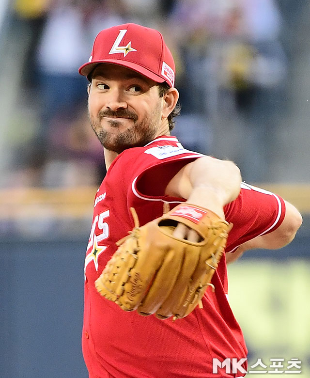 ERA 0.30 외인+9홈런 돌풍 신예, KBO리그 5월 ‘쉘힐릭스플레이어’ 선정