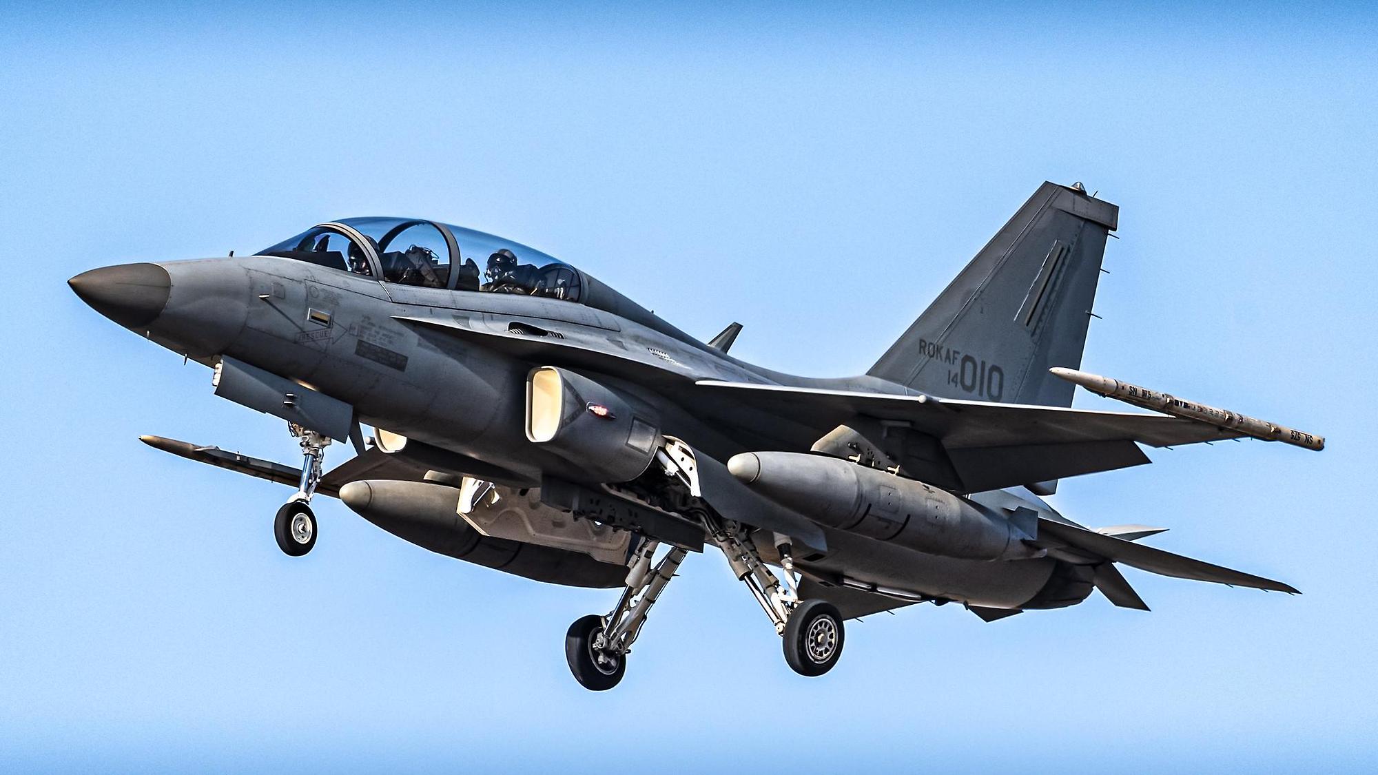 필리핀이 11년 만에 다시 "FA-50 12대를 구매한 이유" | 골인베스트