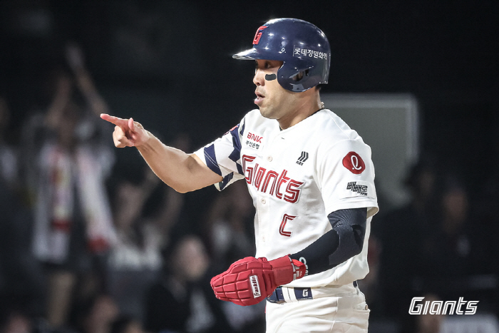 '원클럽맨' 전준우, KBO 역대 20번째 2000안타 달성…'대졸 입단 → 프로인생 18년' 롯전드의 발자취 [부산레코드]