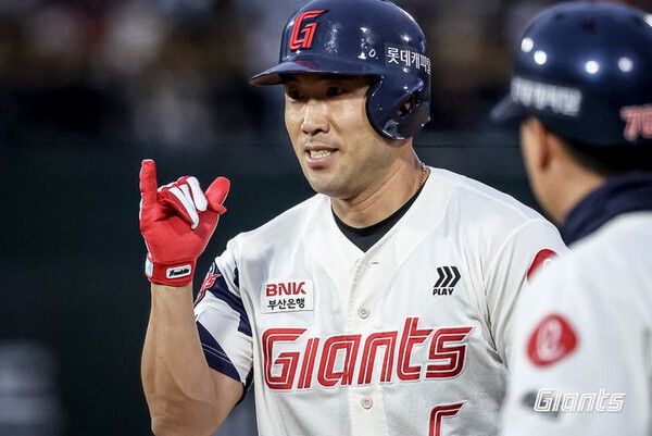 쾅! 드디어 2000안타...전준우, '첫 안타도·2000번째도 오직 사직에서' KBO 역대 20번째·롯데 세 번째 전설 탄생!