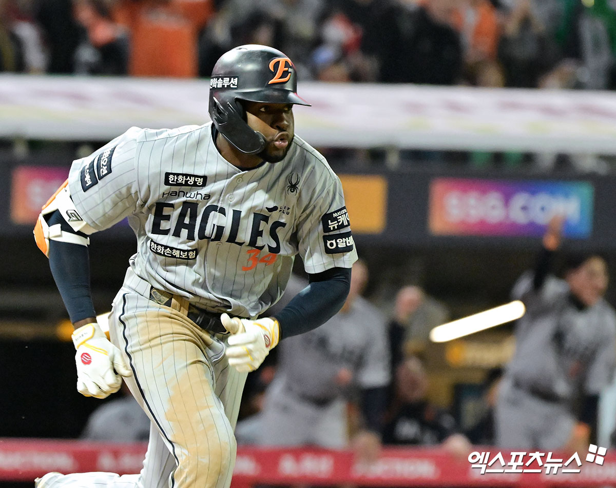 한화 1번타자 '8수' 만에 찾았다! '10G OPS 1.131' 꼴찌 외인 대반전…김경문 감독도 "바꿀 필요 있나" 교체설 진화 [대전 현장]