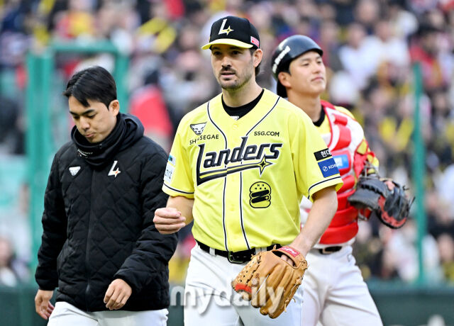 장성우와 신경전 이후 동점→역전→교체…'5월 ERA 0.30' MVP 후보, 158km KKKKKKKKKK 괴력에도 웃지 못했다 [MD수원]