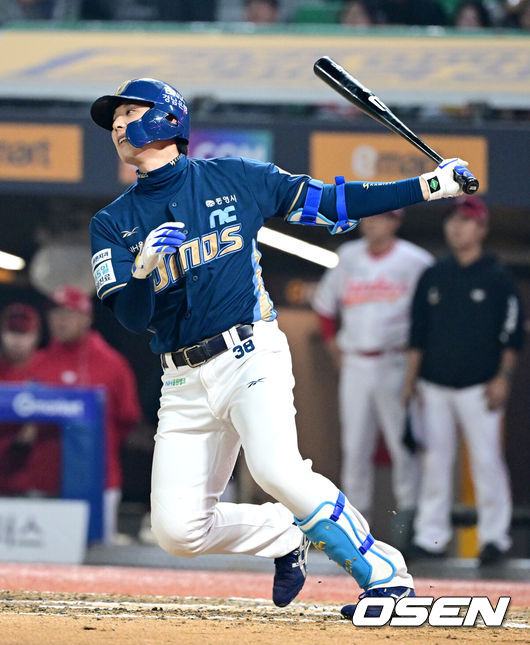 SSG, NC 외야수 김성욱 전격 영입...4R 신인 지명권+5000만원 트레이드 [오피셜]